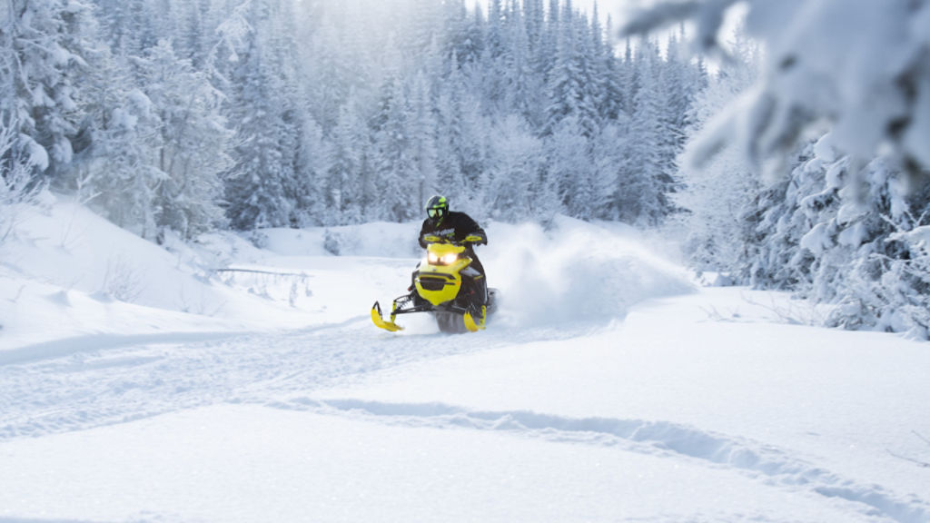 5-day snowmobile tour in Northern Ontario - Uncharted Society